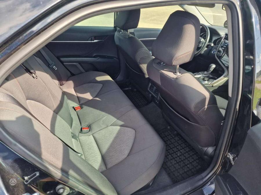 Black Toyota Camry 2019 in Kaunas, with an engine capacity of 2.49 L and mileage of 199 thousand km for 16490 €, photo 27 on AUTOMOTO.COM.LV