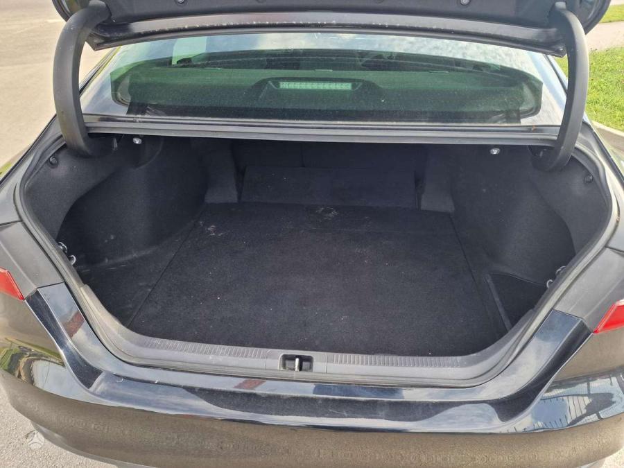 Black Toyota Camry 2019 in Kaunas, with an engine capacity of 2.49 L and mileage of 199 thousand km for 16490 €, photo 28 on AUTOMOTO.COM.LV