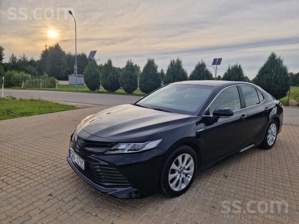 Черный Тойота Камри 2019 в Огре, объемом двигателя 2.50 л и пробегом 116 тыс. км за 19900 €, фото 1 на AUTOMOTO.COM.LV