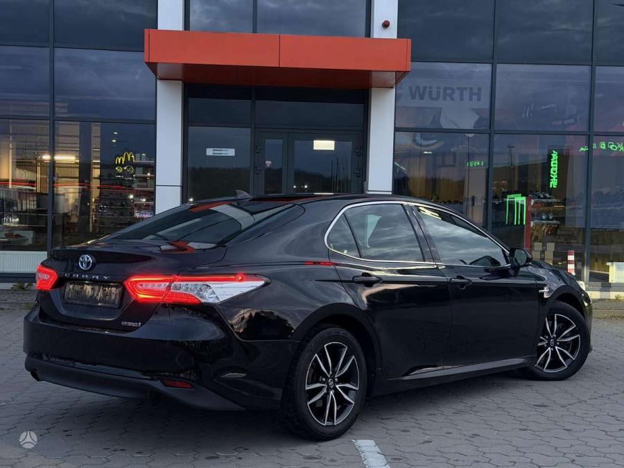 Black Toyota Camry 2019 in Vilnius, with an engine capacity of 2.49 L and mileage of 177 thousand km for 13800 €, photo 4 on AUTOMOTO.COM.LV