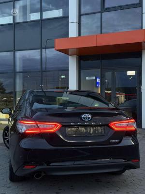 Black Toyota Camry 2019 in Vilnius, with an engine capacity of 2.49 L and mileage of 177 thousand km for 13800 €, photo 6 on AUTOMOTO.COM.LV