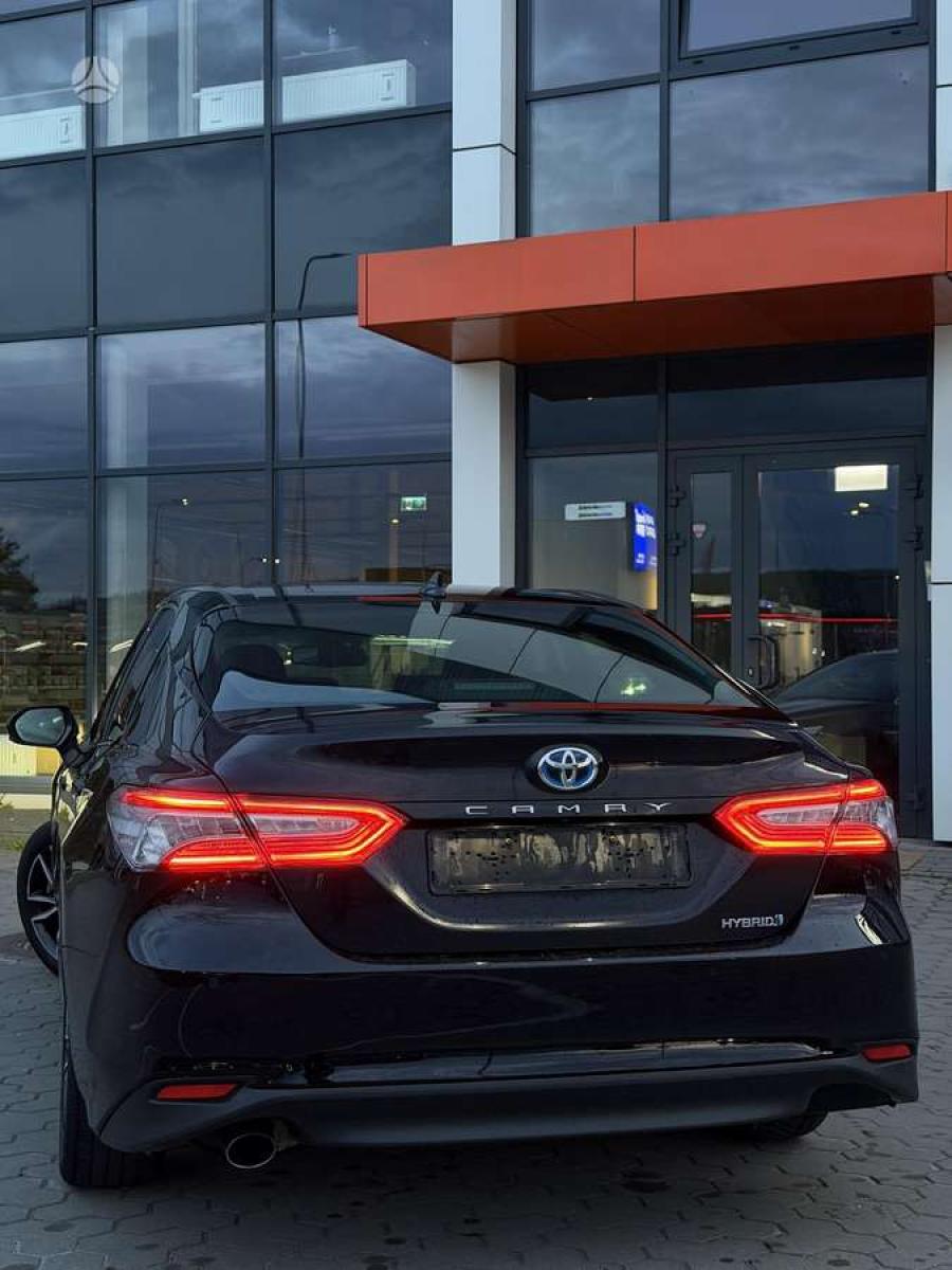 Black Toyota Camry 2019 in Vilnius, with an engine capacity of 2.49 L and mileage of 177 thousand km for 13800 €, photo 6 on AUTOMOTO.COM.LV