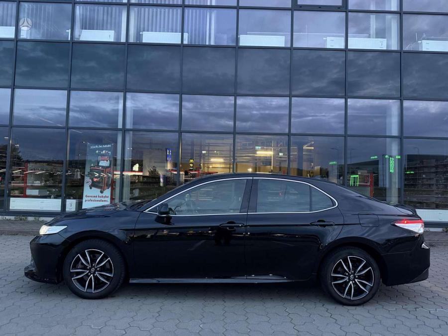 Black Toyota Camry 2019 in Vilnius, with an engine capacity of 2.49 L and mileage of 177 thousand km for 13800 €, photo 7 on AUTOMOTO.COM.LV