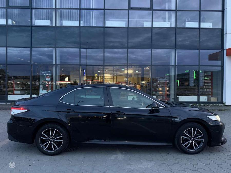 Black Toyota Camry 2019 in Vilnius, with an engine capacity of 2.49 L and mileage of 177 thousand km for 13800 €, photo 8 on AUTOMOTO.COM.LV