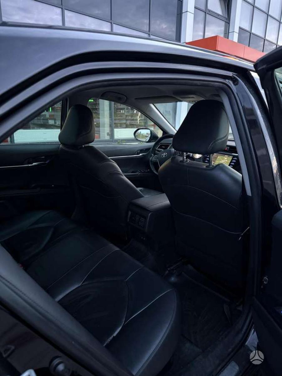 Black Toyota Camry 2019 in Vilnius, with an engine capacity of 2.49 L and mileage of 177 thousand km for 13800 €, photo 9 on AUTOMOTO.COM.LV