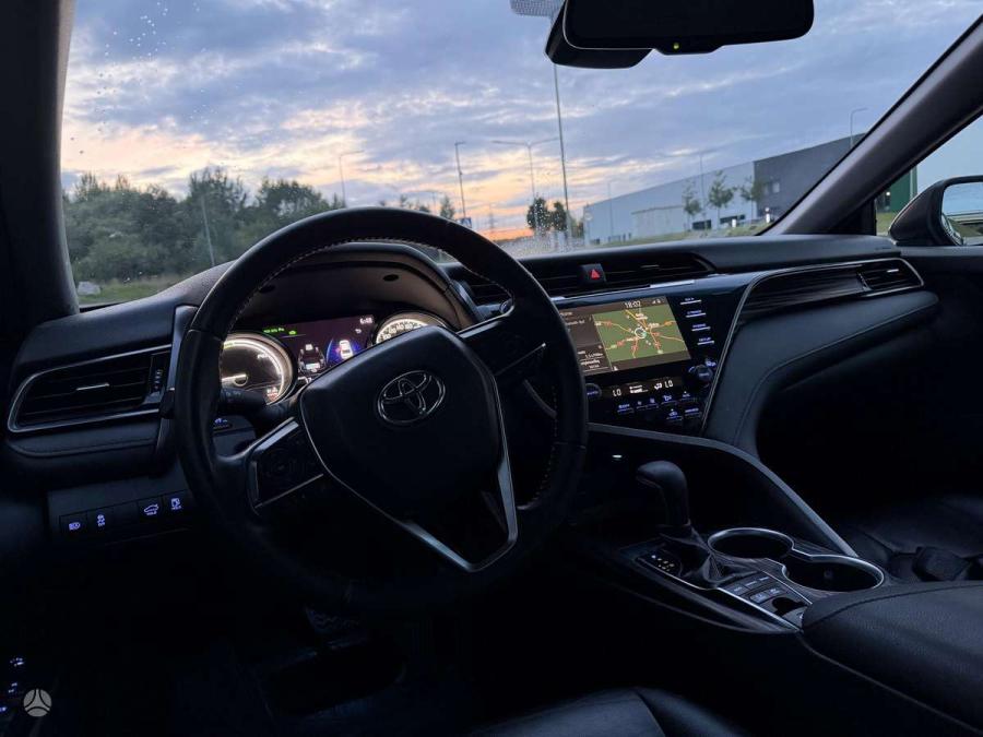Black Toyota Camry 2019 in Vilnius, with an engine capacity of 2.49 L and mileage of 177 thousand km for 13800 €, photo 11 on AUTOMOTO.COM.LV