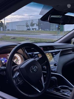 Black Toyota Camry 2019 in Vilnius, with an engine capacity of 2.49 L and mileage of 177 thousand km for 13800 €, photo 12 on AUTOMOTO.COM.LV