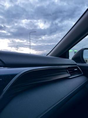 Black Toyota Camry 2019 in Vilnius, with an engine capacity of 2.49 L and mileage of 177 thousand km for 13800 €, photo 13 on AUTOMOTO.COM.LV