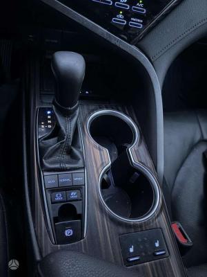 Black Toyota Camry 2019 in Vilnius, with an engine capacity of 2.49 L and mileage of 177 thousand km for 13800 €, photo 14 on AUTOMOTO.COM.LV