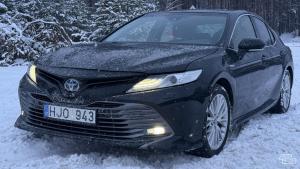 Black Toyota Camry 2020 in Vilnius, with an engine capacity of 2.50 L and mileage of 269 thousand km for 14000 €, photo 2 on AUTOMOTO.COM.LV