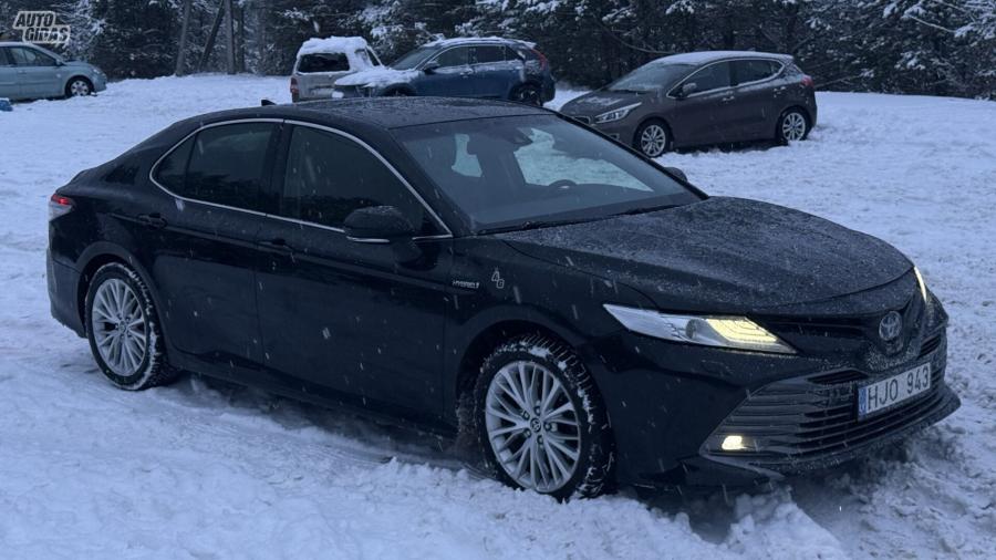 Black Toyota Camry 2020 in Vilnius, with an engine capacity of 2.50 L and mileage of 269 thousand km for 14000 €, photo 3 on AUTOMOTO.COM.LV