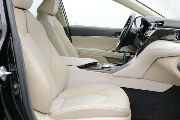 Melns Toyota Camry 2020 Viļņa, ar dzinēja tilpumu 2.49 L un nobraukumu 85 tūkst. km par 25900 €, foto 10 vietnē AUTOMOTO.COM.LV