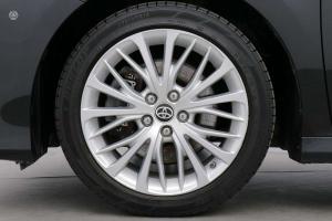 Melns Toyota Camry 2020 Viļņa, ar dzinēja tilpumu 2.49 L un nobraukumu 85 tūkst. km par 25900 €, foto 17 vietnē AUTOMOTO.COM.LV