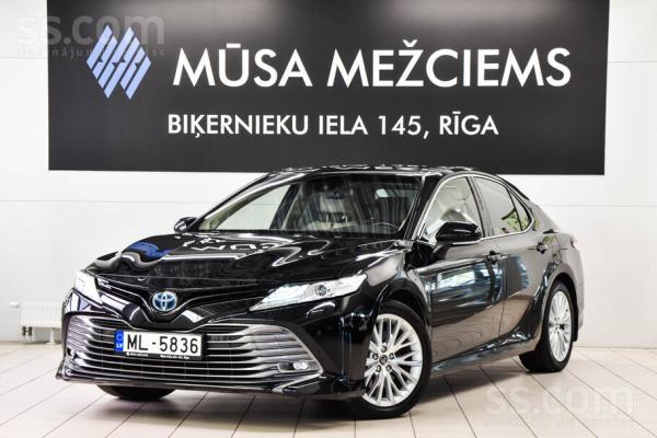 Melns Toyota Camry 2020 Rīga, ar dzinēja tilpumu 2.50 L un nobraukumu 72 tūkst. km par 23390 €, foto 1 vietnē AUTOMOTO.COM.LV
