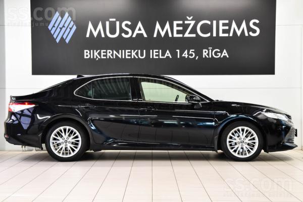 Melns Toyota Camry 2020 Rīga, ar dzinēja tilpumu 2.50 L un nobraukumu 72 tūkst. km par 23390 €, foto 5 vietnē AUTOMOTO.COM.LV