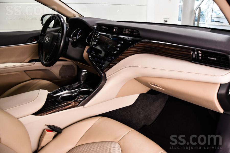 Melns Toyota Camry 2020 Rīga, ar dzinēja tilpumu 2.50 L un nobraukumu 72 tūkst. km par 23390 €, foto 16 vietnē AUTOMOTO.COM.LV