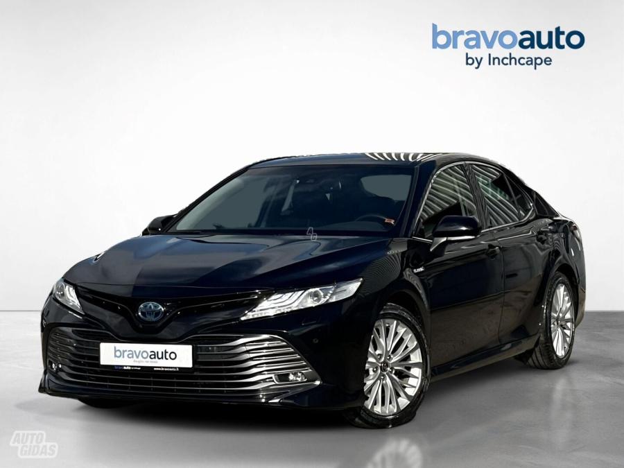 Black Toyota Camry 2020 in Kaunas, with an engine capacity of 2.50 L and mileage of 116 thousand km for 24472 €, photo 1 on AUTOMOTO.COM.LV