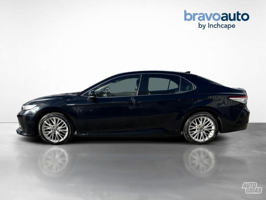 Black Toyota Camry 2020 in Kaunas, with an engine capacity of 2.50 L and mileage of 116 thousand km for 24472 €, photo 3 on AUTOMOTO.COM.LV