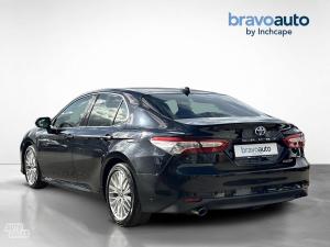 Black Toyota Camry 2020 in Kaunas, with an engine capacity of 2.50 L and mileage of 116 thousand km for 24472 €, photo 4 on AUTOMOTO.COM.LV