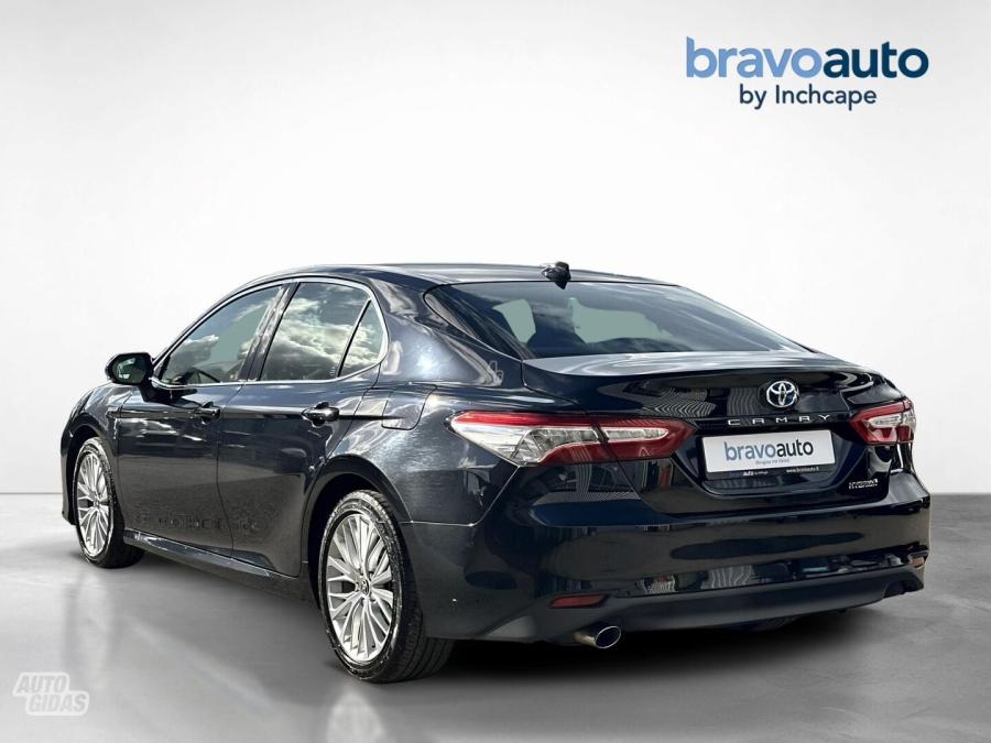 Black Toyota Camry 2020 in Kaunas, with an engine capacity of 2.50 L and mileage of 116 thousand km for 24472 €, photo 4 on AUTOMOTO.COM.LV