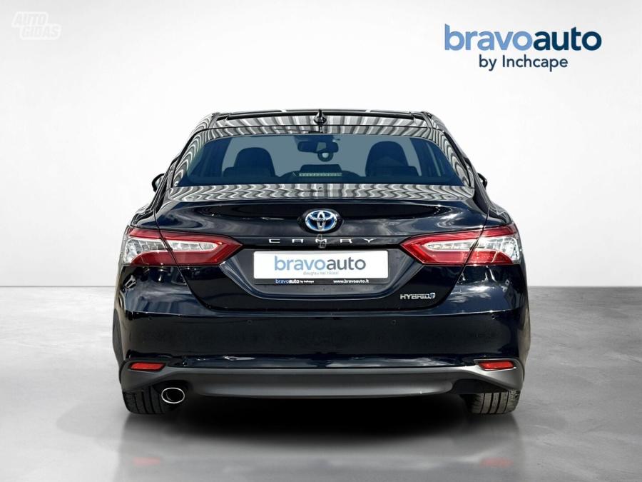 Black Toyota Camry 2020 in Kaunas, with an engine capacity of 2.50 L and mileage of 116 thousand km for 24472 €, photo 5 on AUTOMOTO.COM.LV