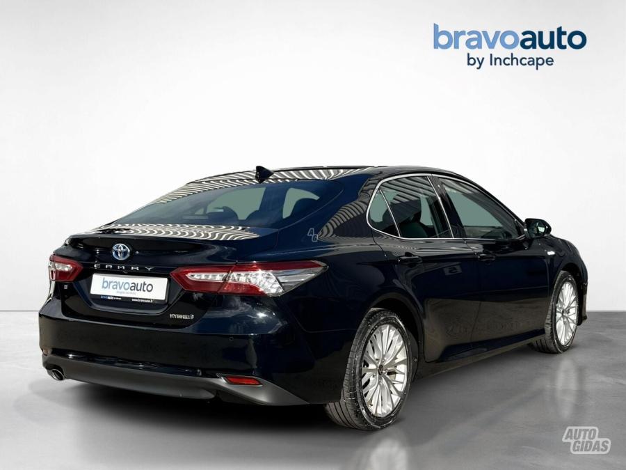 Black Toyota Camry 2020 in Kaunas, with an engine capacity of 2.50 L and mileage of 116 thousand km for 24472 €, photo 6 on AUTOMOTO.COM.LV