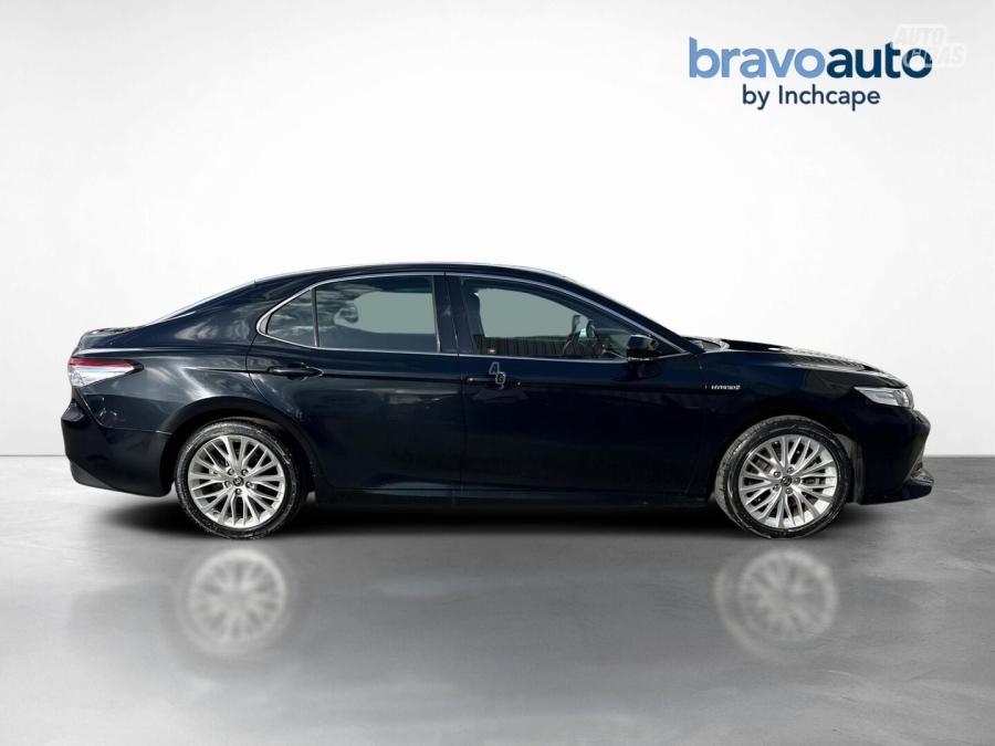 Black Toyota Camry 2020 in Kaunas, with an engine capacity of 2.50 L and mileage of 116 thousand km for 24472 €, photo 7 on AUTOMOTO.COM.LV