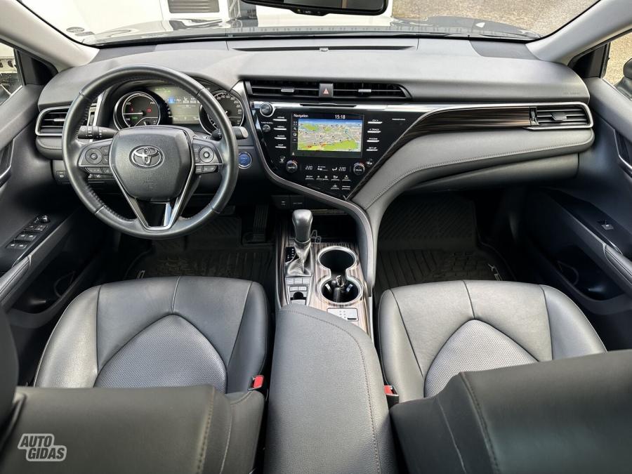 Black Toyota Camry 2020 in Kaunas, with an engine capacity of 2.50 L and mileage of 116 thousand km for 24472 €, photo 16 on AUTOMOTO.COM.LV