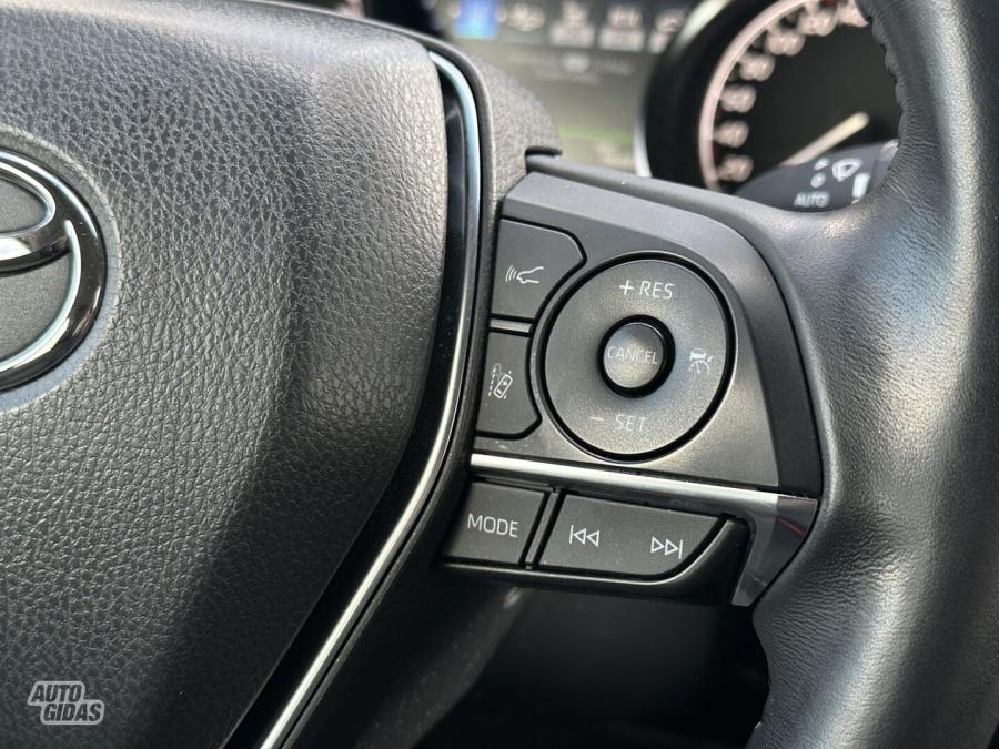 Black Toyota Camry 2020 in Kaunas, with an engine capacity of 2.50 L and mileage of 116 thousand km for 24472 €, photo 20 on AUTOMOTO.COM.LV