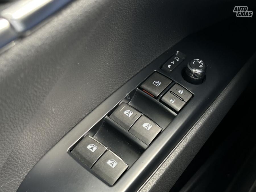 Black Toyota Camry 2020 in Kaunas, with an engine capacity of 2.50 L and mileage of 116 thousand km for 24472 €, photo 24 on AUTOMOTO.COM.LV