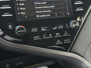 Black Toyota Camry 2020 in Kaunas, with an engine capacity of 2.50 L and mileage of 116 thousand km for 24472 €, photo 27 on AUTOMOTO.COM.LV