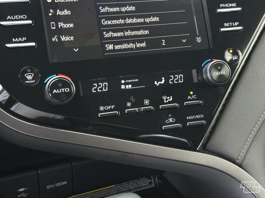 Black Toyota Camry 2020 in Kaunas, with an engine capacity of 2.50 L and mileage of 116 thousand km for 24472 €, photo 27 on AUTOMOTO.COM.LV