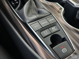 Black Toyota Camry 2020 in Kaunas, with an engine capacity of 2.50 L and mileage of 116 thousand km for 24472 €, photo 31 on AUTOMOTO.COM.LV