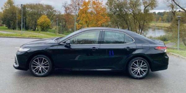 Black Toyota Camry 2021 in Vilnius, with an engine capacity of 2.49 L and mileage of 230 thousand km for 16000 €, photo 7 on AUTOMOTO.COM.LV
