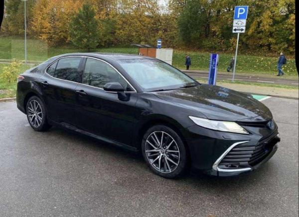 Black Toyota Camry 2021 in Vilnius, with an engine capacity of 2.49 L and mileage of 230 thousand km for 16000 €, photo 2 on AUTOMOTO.COM.LV