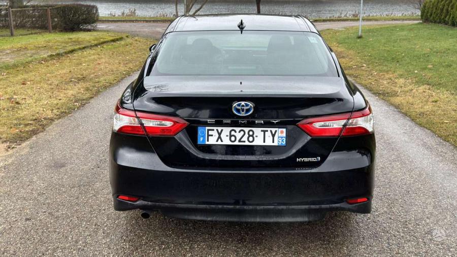 Black Toyota Camry 2021 in Jonava, with an engine capacity of 0.00 L and mileage of 280 thousand km for 11999 €, photo 6 on AUTOMOTO.COM.LV