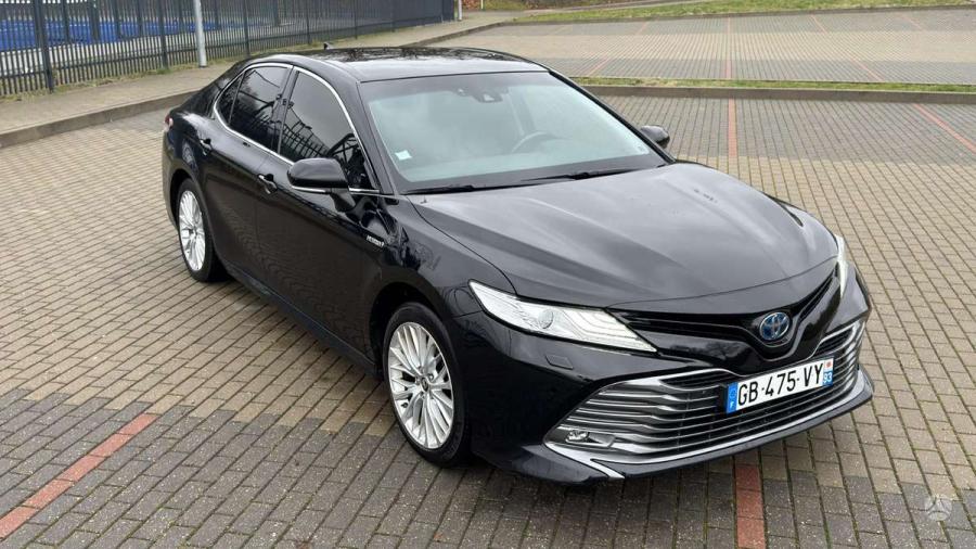 Black Toyota Camry 2021 in Jonava, with an engine capacity of 0.00 L and mileage of 240 thousand km for 12999 €, photo 1 on AUTOMOTO.COM.LV