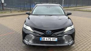 Black Toyota Camry 2021 in Jonava, with an engine capacity of 0.00 L and mileage of 240 thousand km for 12999 €, photo 2 on AUTOMOTO.COM.LV