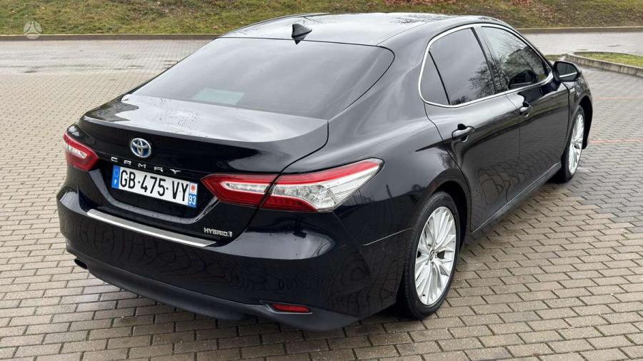 Black Toyota Camry 2021 in Jonava, with an engine capacity of 0.00 L and mileage of 240 thousand km for 12999 €, photo 7 on AUTOMOTO.COM.LV