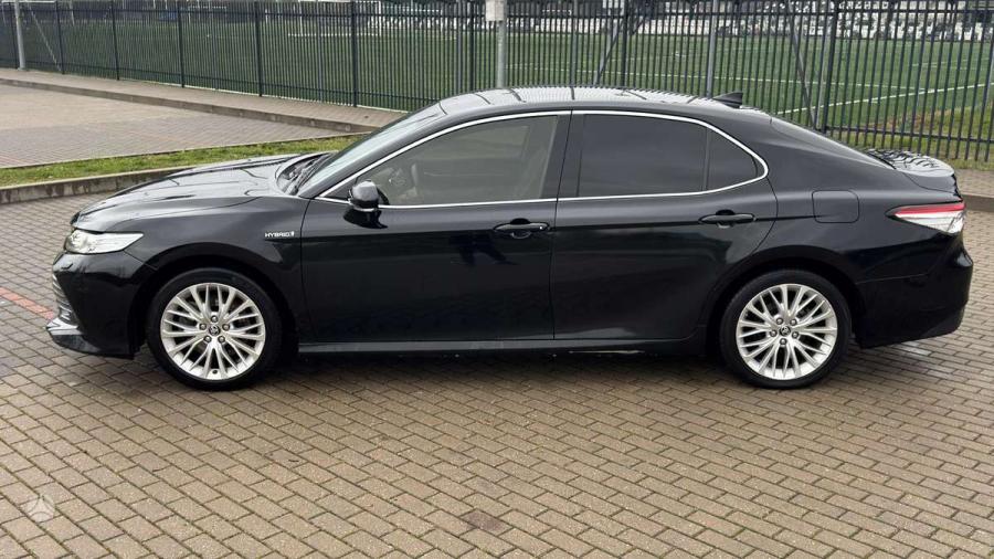 Black Toyota Camry 2021 in Jonava, with an engine capacity of 0.00 L and mileage of 240 thousand km for 12999 €, photo 12 on AUTOMOTO.COM.LV