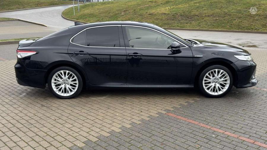 Black Toyota Camry 2021 in Jonava, with an engine capacity of 0.00 L and mileage of 240 thousand km for 12999 €, photo 16 on AUTOMOTO.COM.LV