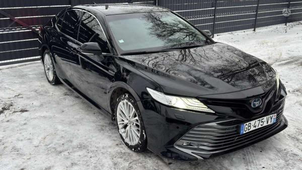 Black Toyota Camry 2021 in Jonava, with an engine capacity of 2.50 L and mileage of 240 thousand km for 11900 €, photo 1 on AUTOMOTO.COM.LV