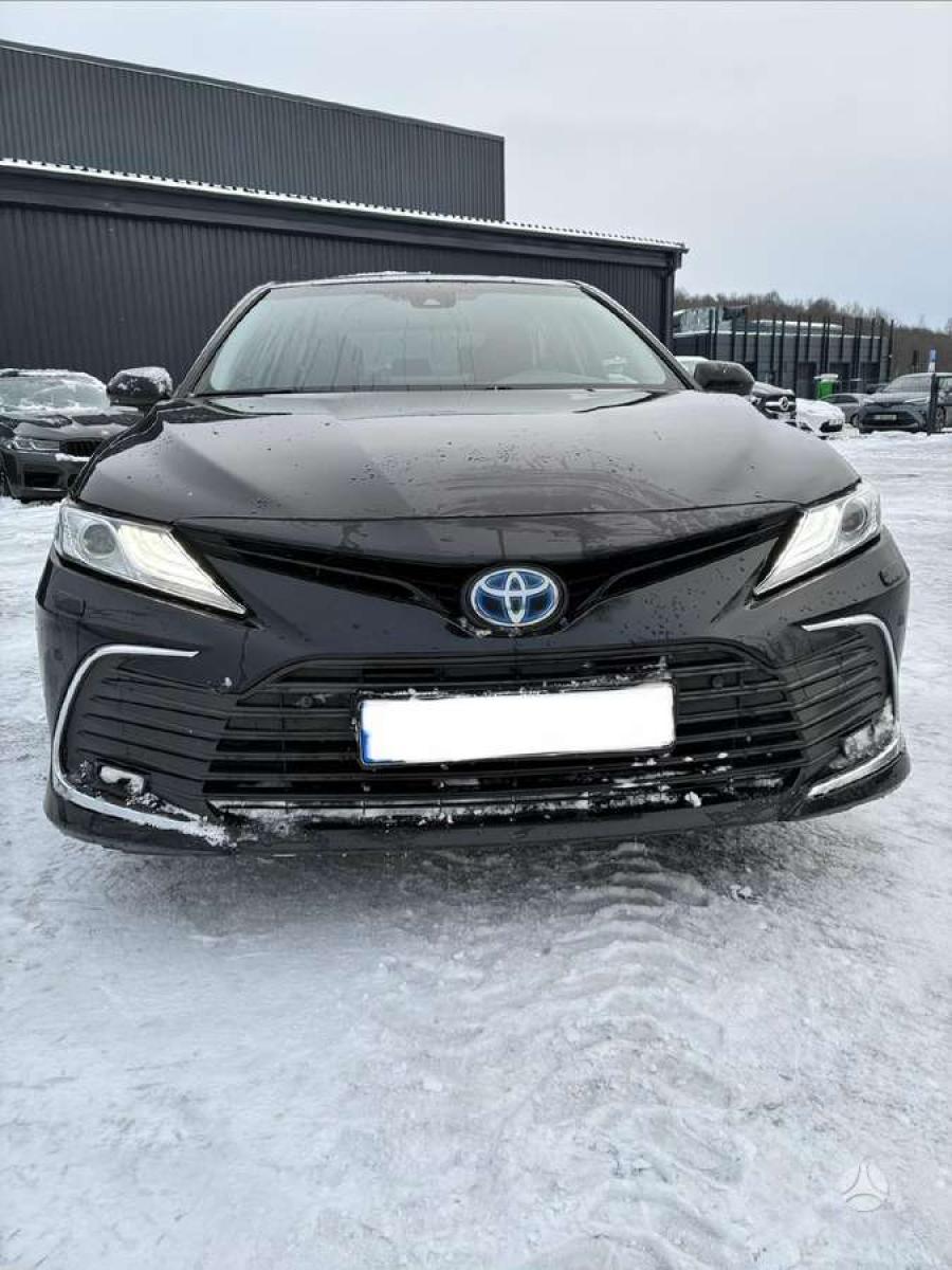 Black Toyota Camry 2021 in Vilnius, with an engine capacity of 2.50 L and mileage of 230 thousand km for 15900 €, photo 4 on AUTOMOTO.COM.LV