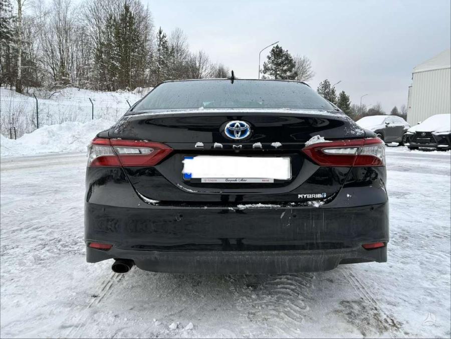 Black Toyota Camry 2021 in Vilnius, with an engine capacity of 2.50 L and mileage of 230 thousand km for 15900 €, photo 8 on AUTOMOTO.COM.LV