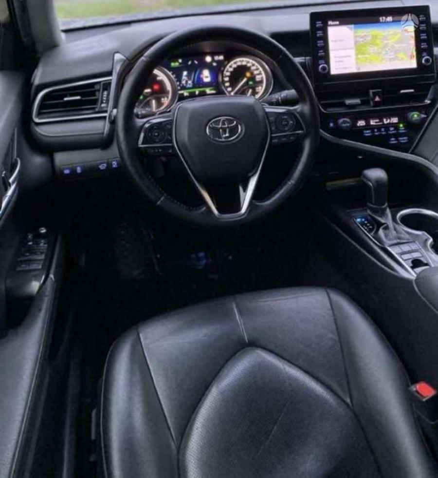 Black Toyota Camry 2021 in Vilnius, with an engine capacity of 2.50 L and mileage of 230 thousand km for 15900 €, photo 10 on AUTOMOTO.COM.LV