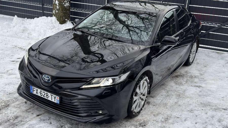 Black Toyota Camry 2021 in Jonava, with an engine capacity of 2.49 L and mileage of 280 thousand km for 11500 €, photo 1 on AUTOMOTO.COM.LV