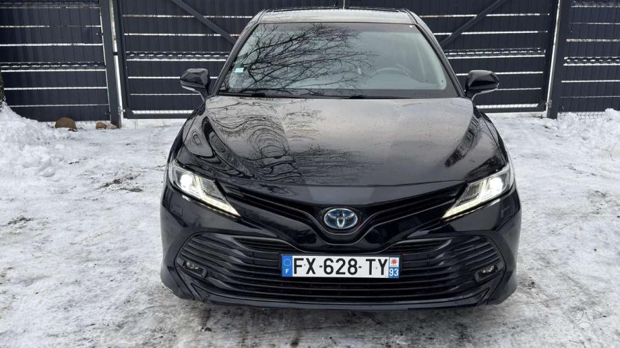 Black Toyota Camry 2021 in Jonava, with an engine capacity of 2.49 L and mileage of 280 thousand km for 11500 €, photo 2 on AUTOMOTO.COM.LV