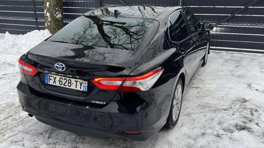 Black Toyota Camry 2021 in Jonava, with an engine capacity of 2.49 L and mileage of 280 thousand km for 11500 €, photo 5 on AUTOMOTO.COM.LV