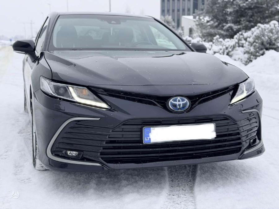 Black Toyota Camry 2021 in Vilnius, with an engine capacity of 2.50 L and mileage of 79 thousand km for 14900 €, photo 2 on AUTOMOTO.COM.LV