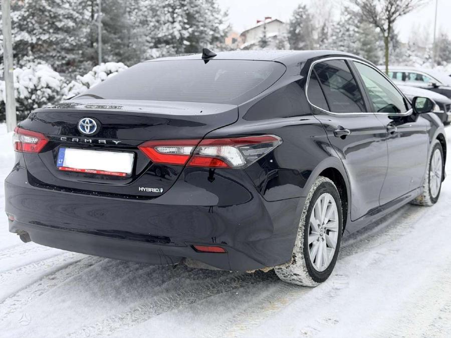 Black Toyota Camry 2021 in Vilnius, with an engine capacity of 2.50 L and mileage of 79 thousand km for 14900 €, photo 4 on AUTOMOTO.COM.LV
